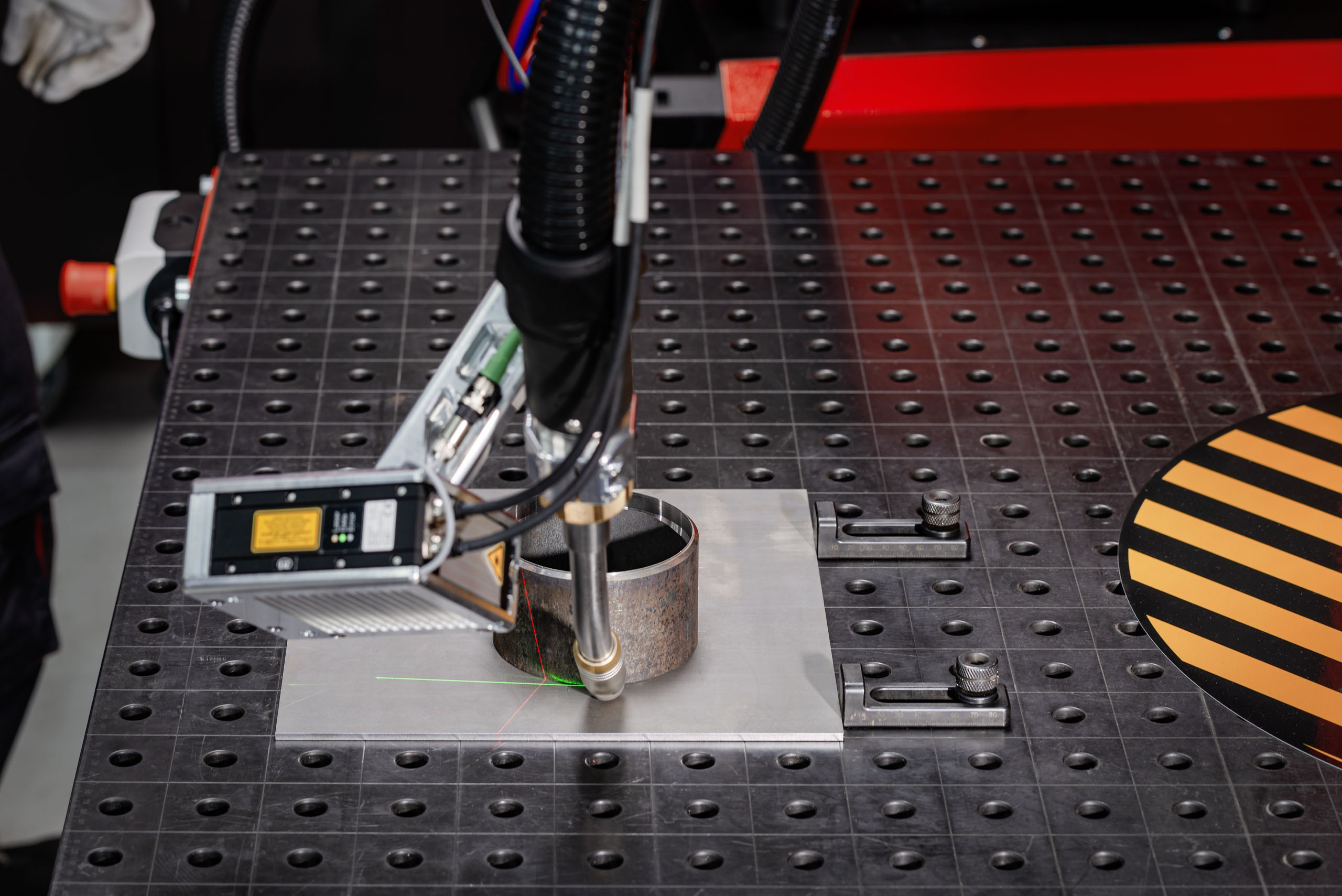 The SeamPilot will find, detect, and track the weld seam – even with high tolerances.